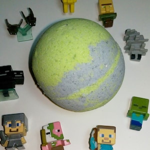 Minecraft Kids Bath Bomb--with Surprise Authentic Minecraft Figure ...