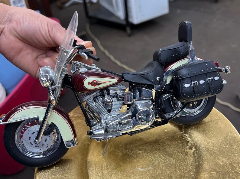 HARLEY DAVIDSON: A Franklin Mint Scale Harley-davidson Heritage Softail ...