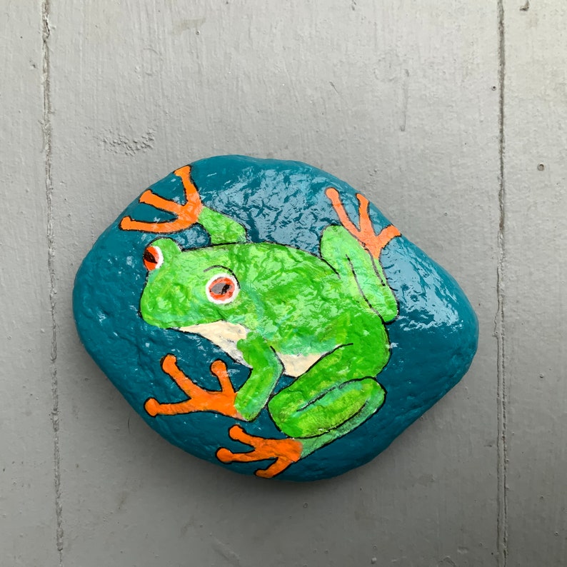Green Tree Frog Painted Rock - Etsy