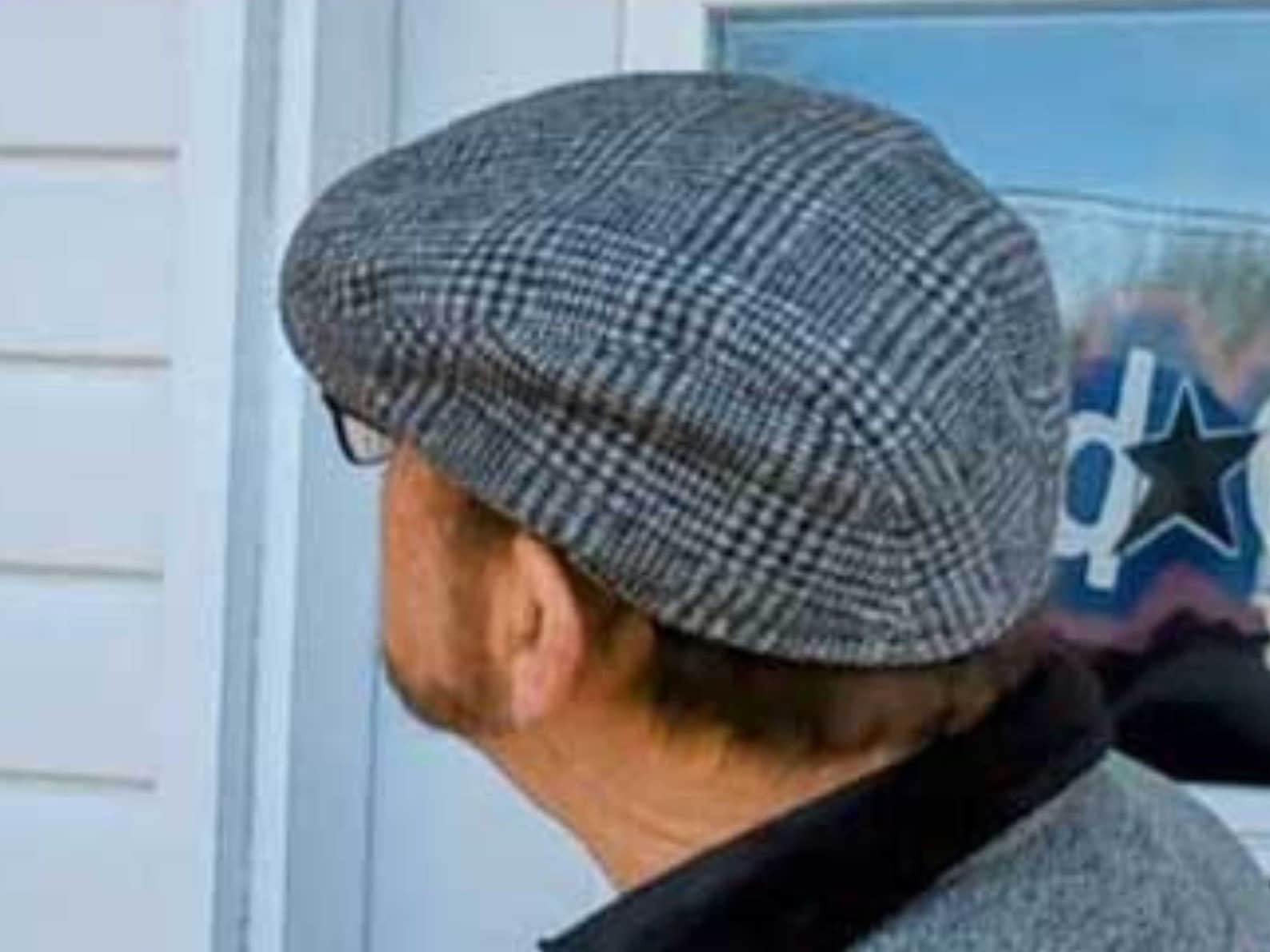 Classic Flat Cap, Deluxe Version Featuring 12 Head Sizes, for Men or ...