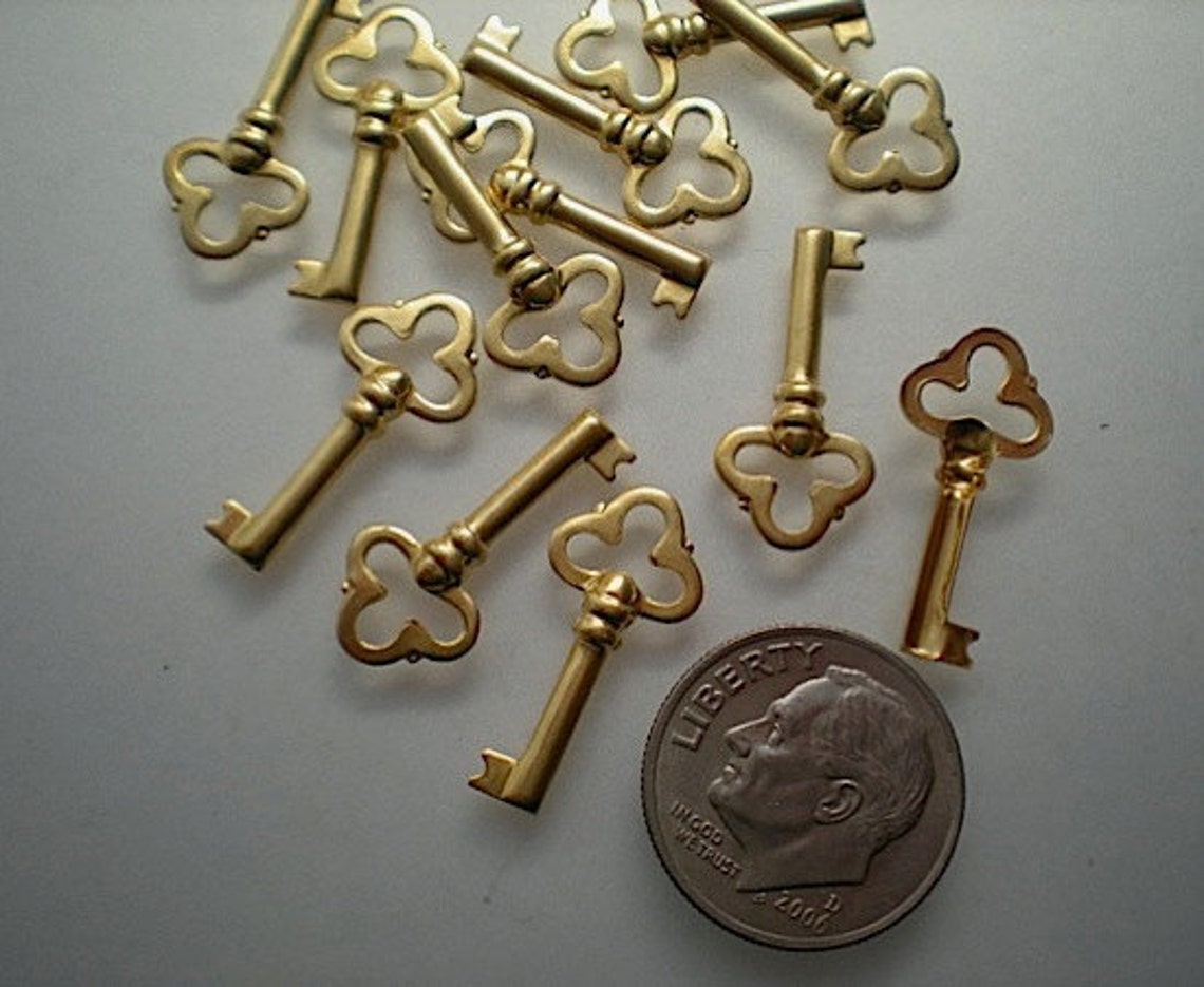 12 Small Brass Key Charms 1 | Etsy