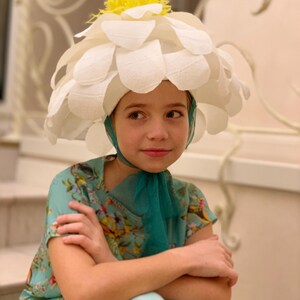 Oversized Chamomile Paper Hat: Wonderland Cosplay, Theatre Prop (16 ...