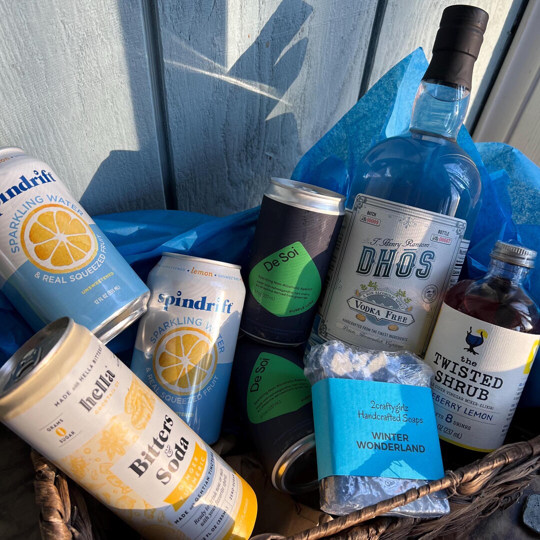 Winter Wonderland Mocktail Kit With Dhos NA Vodka, Lemon, Blueberry ...