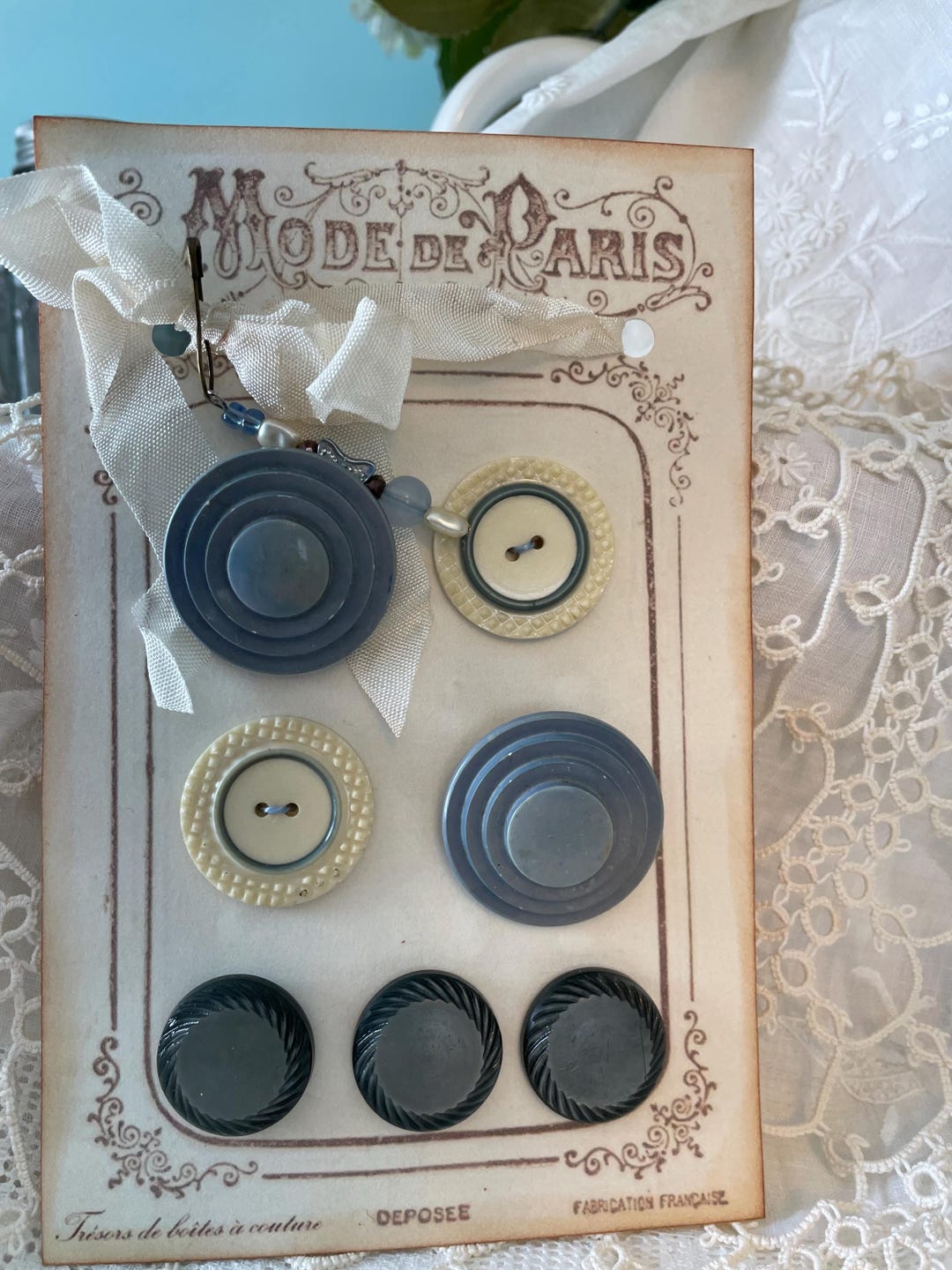 Vintage Button Card: Decorative Old-fashioned Buttons With Rayon Ribbon ...