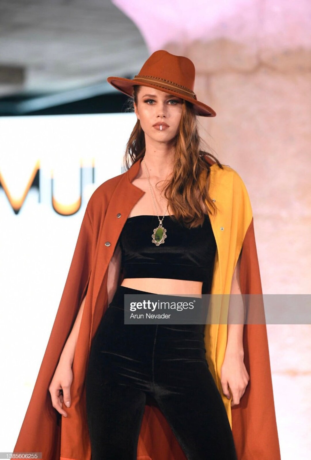 Muheeka VELVET TUBE TOP, Black Plush Velvet Cropped Bandeau Top ...