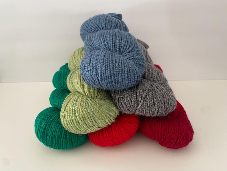 Cascade 220 Worsted Weight Yarn | Colors 8894-christmas Green, 8895 ...