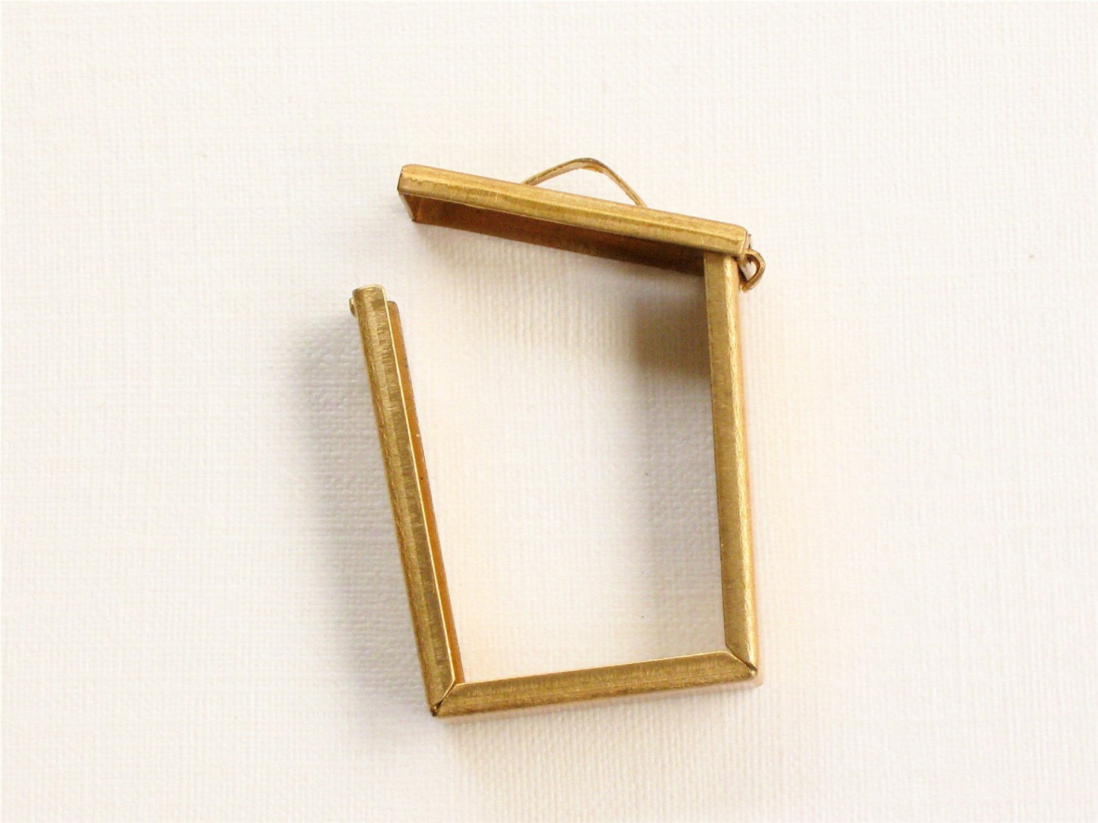 1 Gold SHADOW BOX Jewelry Pendant With Flip Top. Raw Brass - Etsy