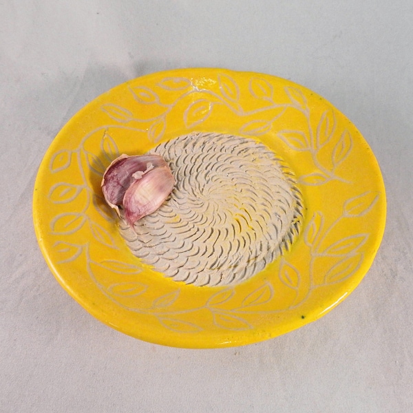 Carved Garlic Plate - Etsy