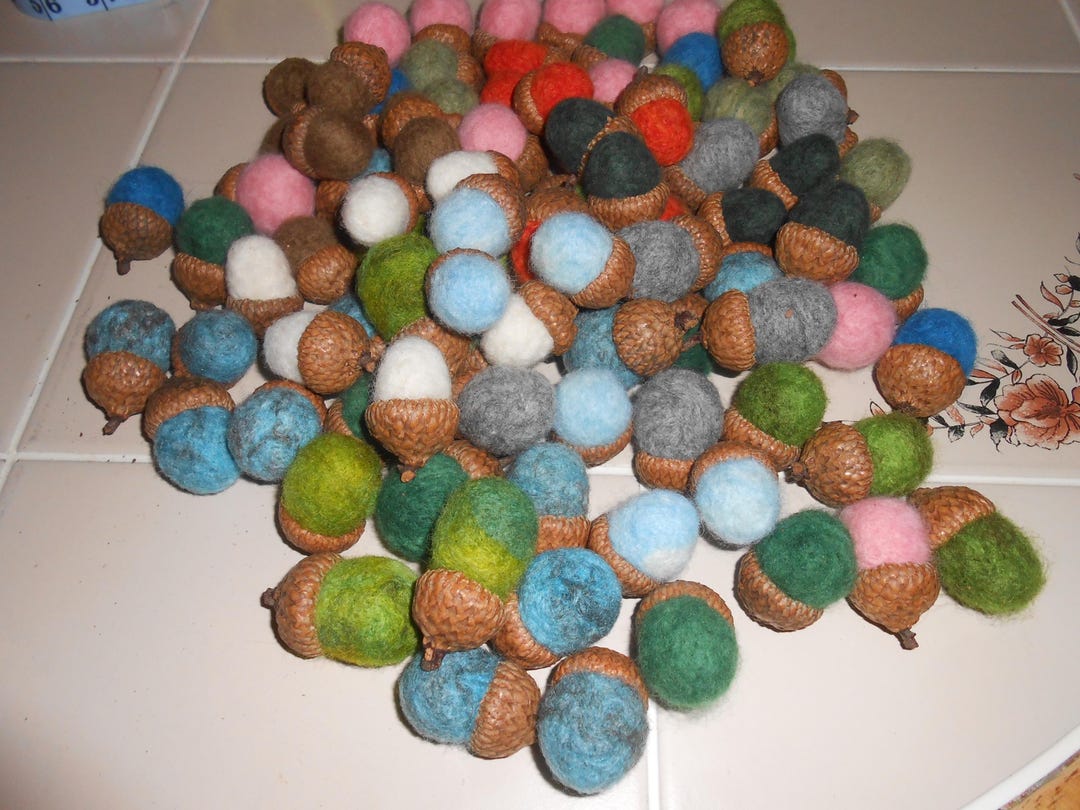 Spring Bargain 100 Wool Felt Acorns Assorted Colors Real Acorn Caps ...