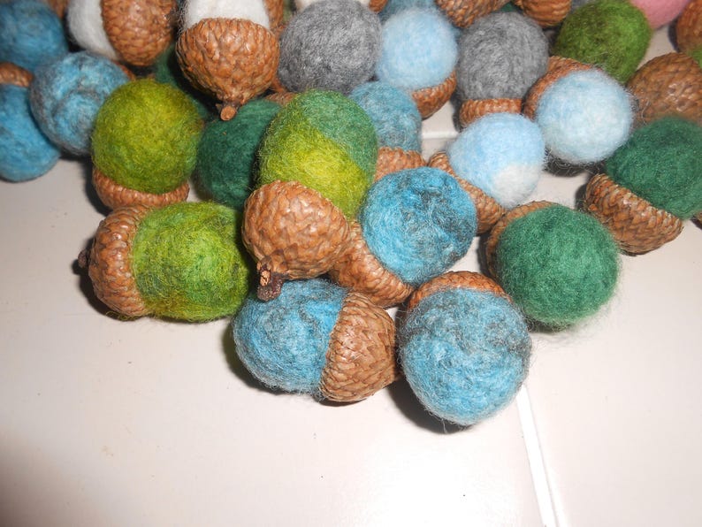 Spring Bargain 100 Wool Felt Acorns Assorted Colors Real Acorn Caps ...