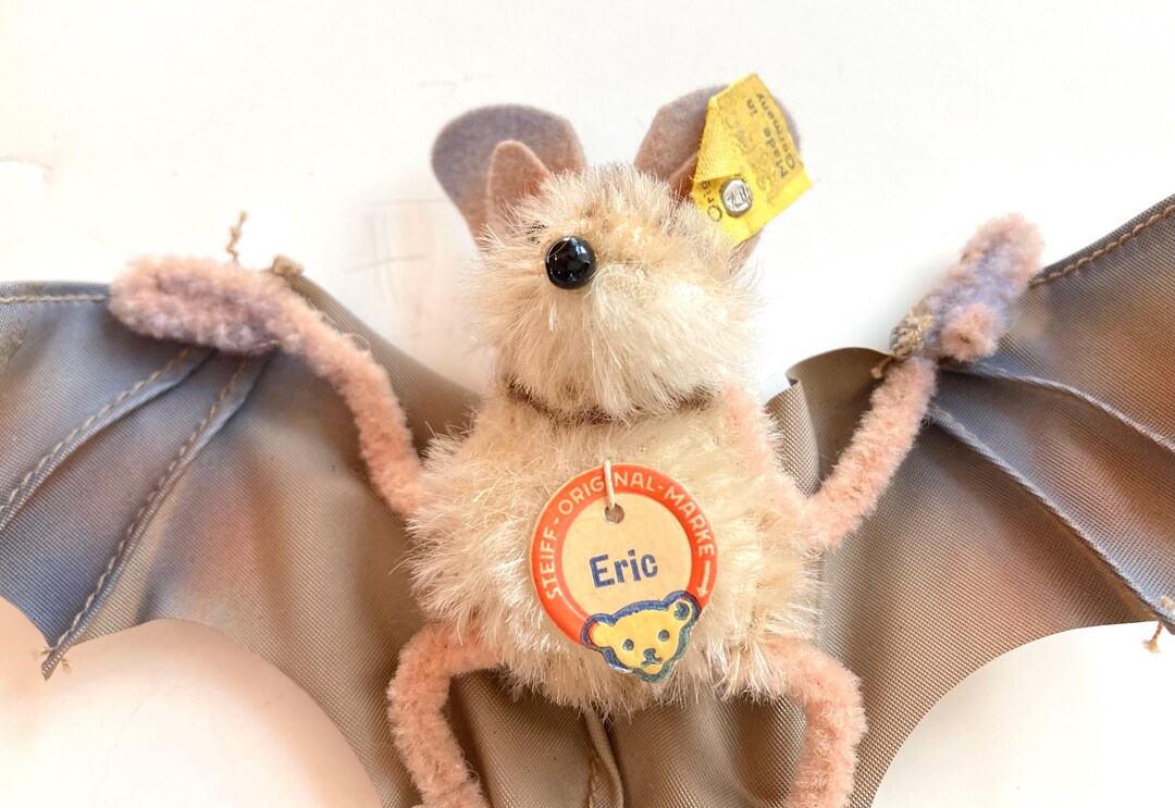 Vintage Steiff Eric the Bat All Ids Chest Tag Raised Script Button ...