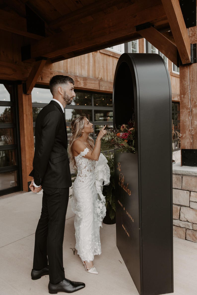 Wedding Display Welcome Sign - Flower Box, Interior Lighting, Event ...