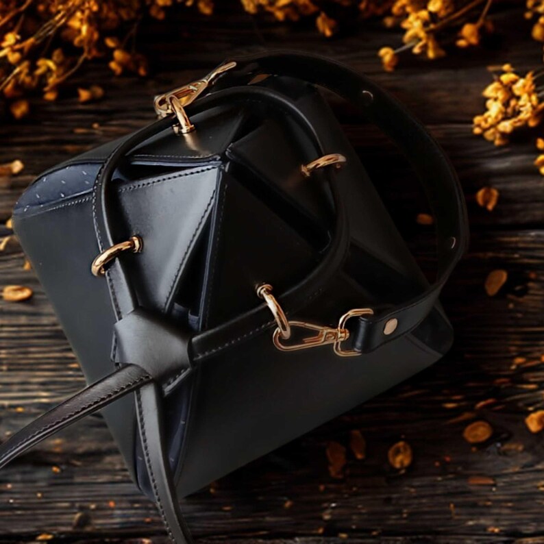 Pyramis - Top Grain Leather Pyramid Shape Purse - Etsy