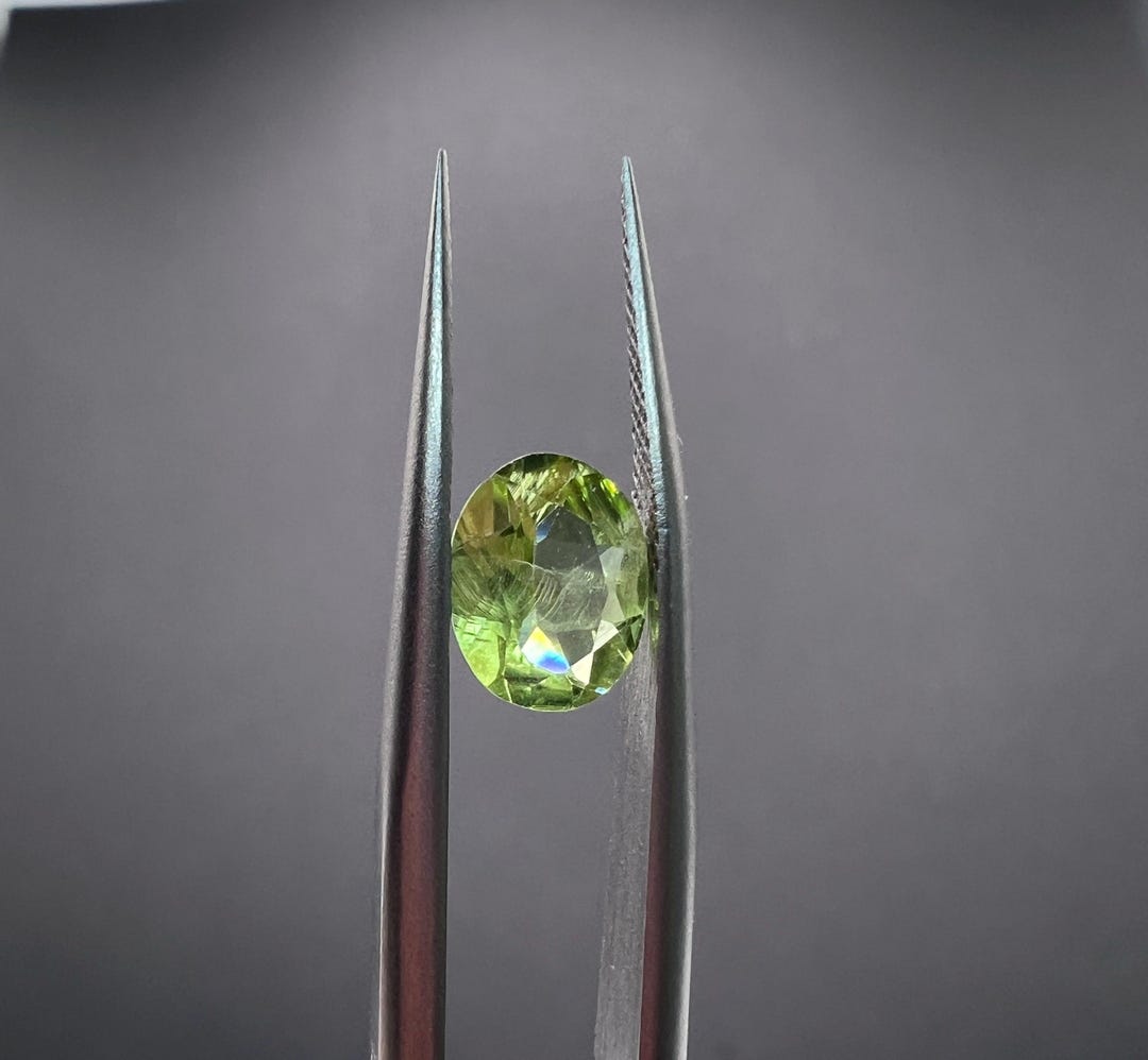 Burma Peridot 1.05ct. Facet Oval. Calibrated Jewelry Grade AAA - Etsy
