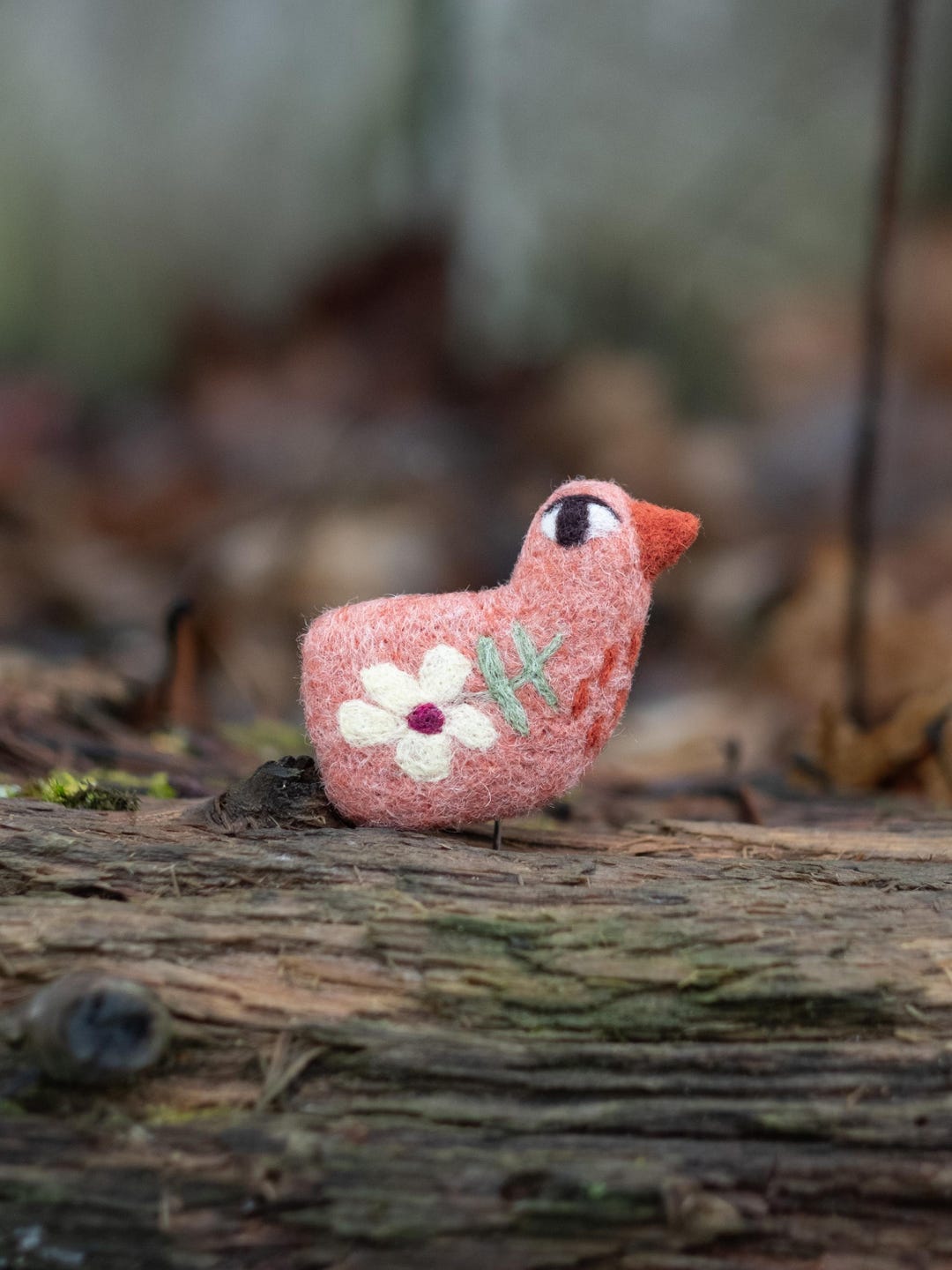 Broche de feltro agulhado, Pássaro de lã com flor, Acessório de feltro ...