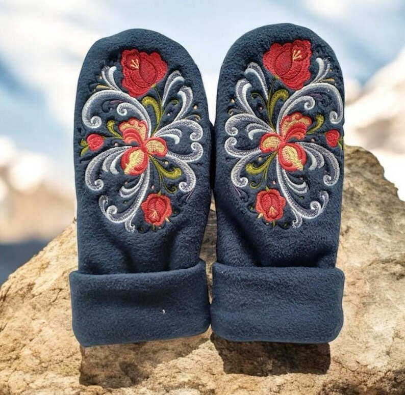 Embroidered Mittens With Beautiful Rosemaling Design - Etsy