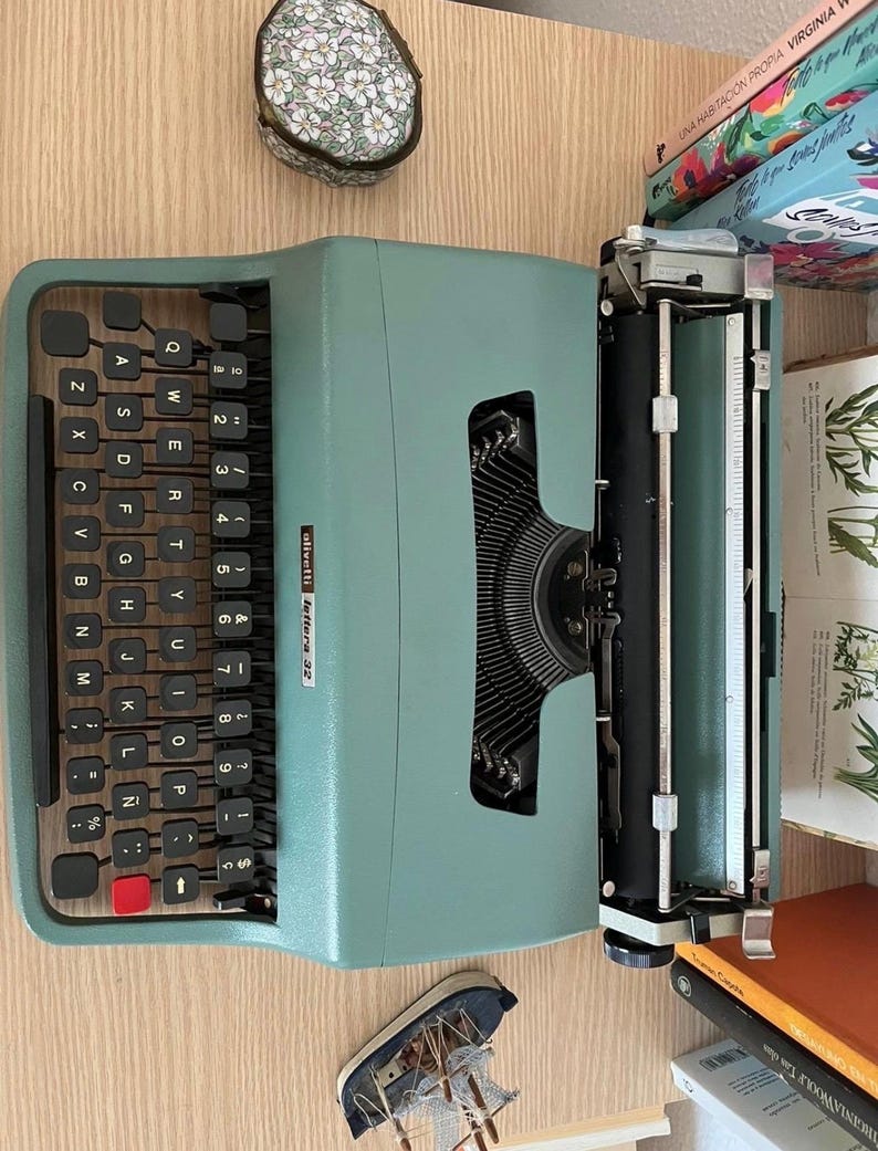 Olivetti Lettera 32 Typewriter - Etsy