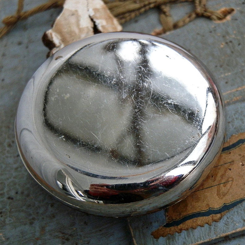 TINY Vintage Round Metal Pillbox Beautiful Metal Box Home - Etsy