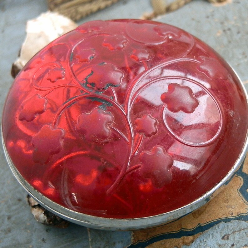 TINY Vintage Round Metal Pillbox Beautiful Metal Box Home - Etsy