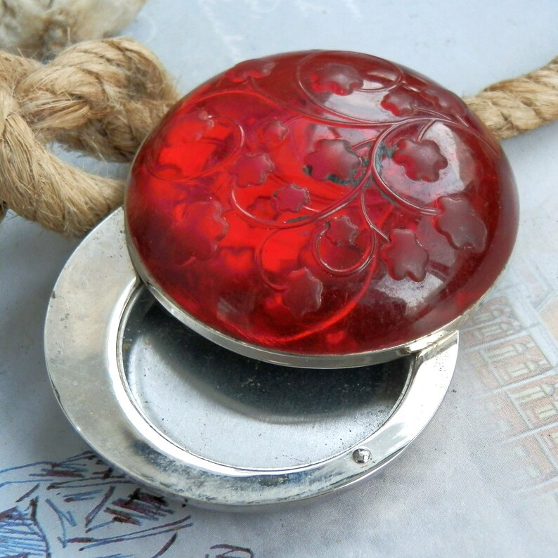 TINY Vintage Round Metal Pillbox Beautiful Metal Box Home - Etsy