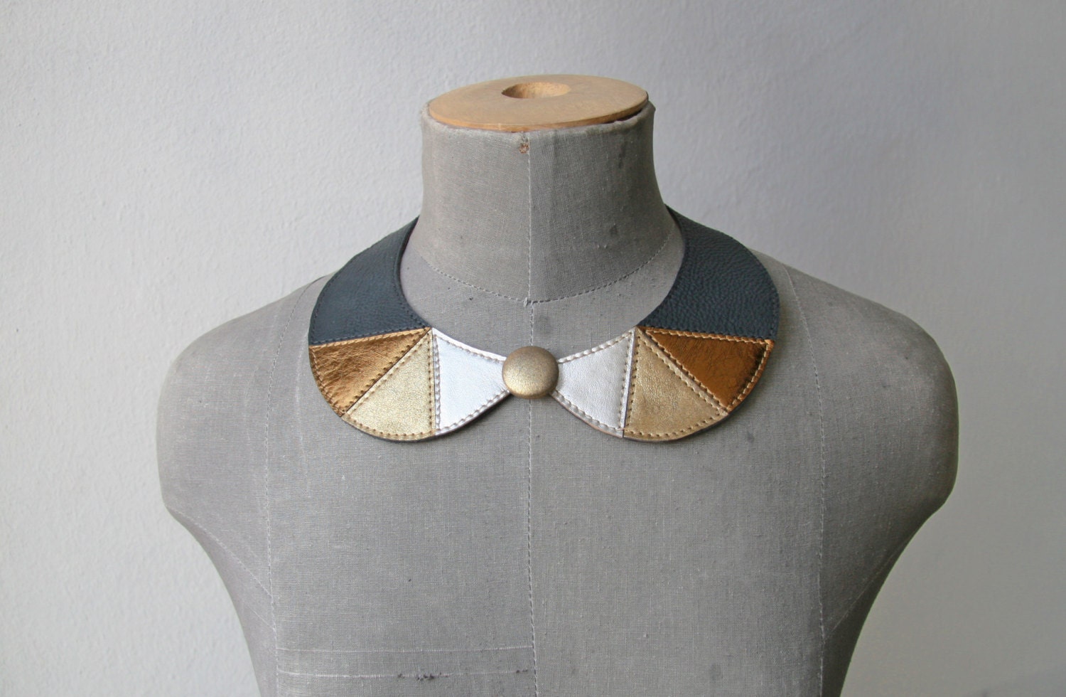 Black Peter Pan Collar Necklace Detachable Black and Gold Leather ...