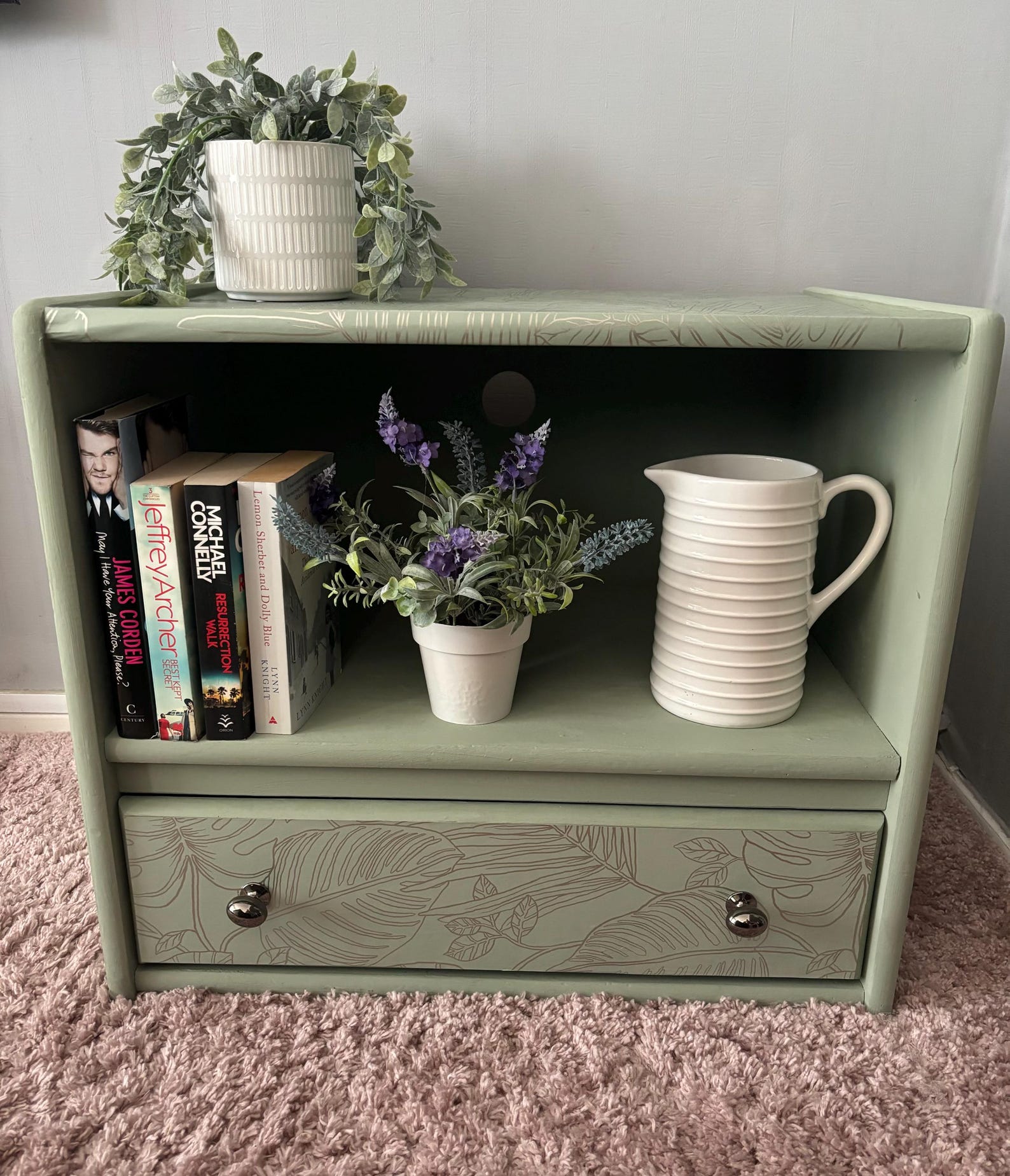 Stunning Green Tv Unit With Gold Detailing and Extra Room at the Back ...