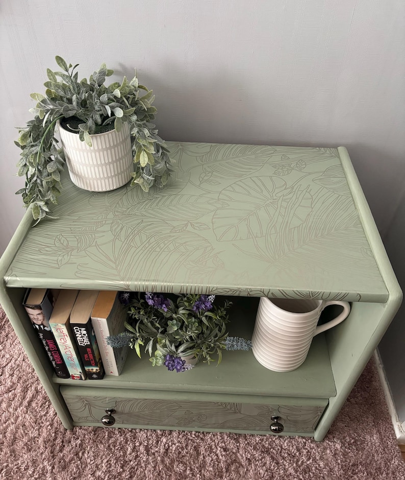 Stunning Green Tv Unit With Gold Detailing and Extra Room at the Back ...