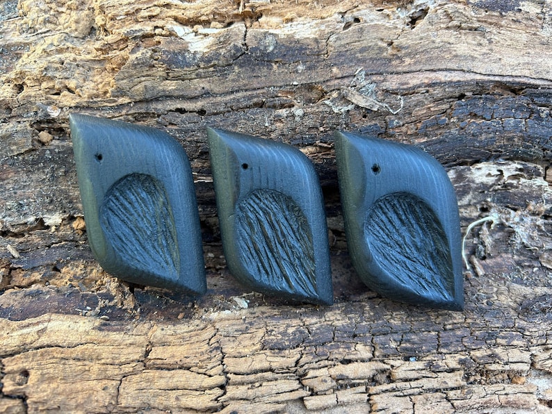 Crow Fidget Toy | Carved Feather Detail - Etsy