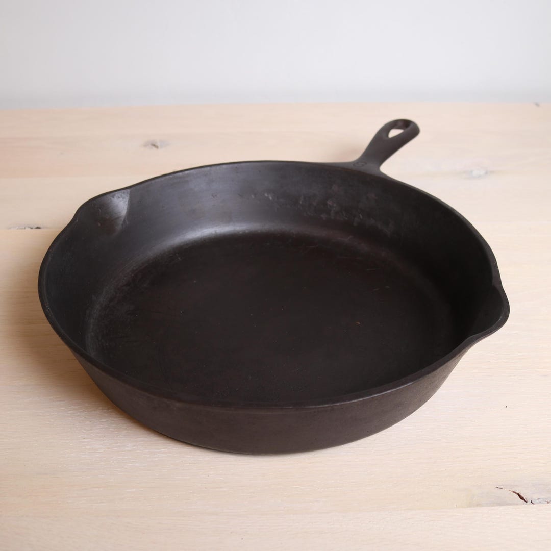 Wagner Ware Sidney O #8 Cast Iron Skillet (10.5"), 1058 E, Stylized ...