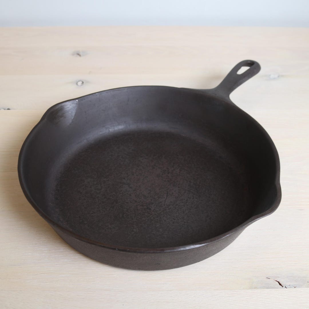 Vintage Unmarked Wagner #7 Cast Iron Skillet (9.75”) - Etsy