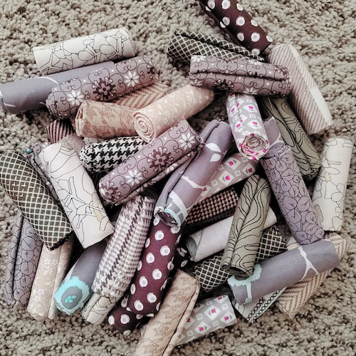 Red Fabric Scraps a Half Dozen or a Bakers Dozen of Quilt - Etsy