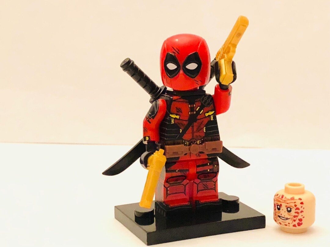 Custom Brick Deadpool battle Damaged Minifig Deadpool and Wolverine ...