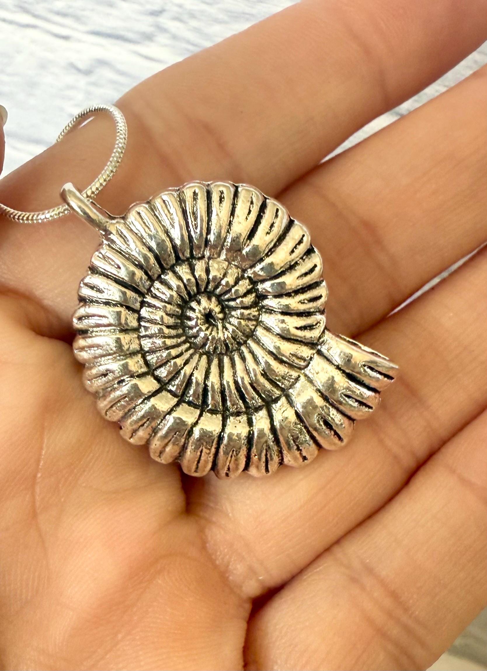 Silver Small Swirl Shell Pendant Necklace - Etsy