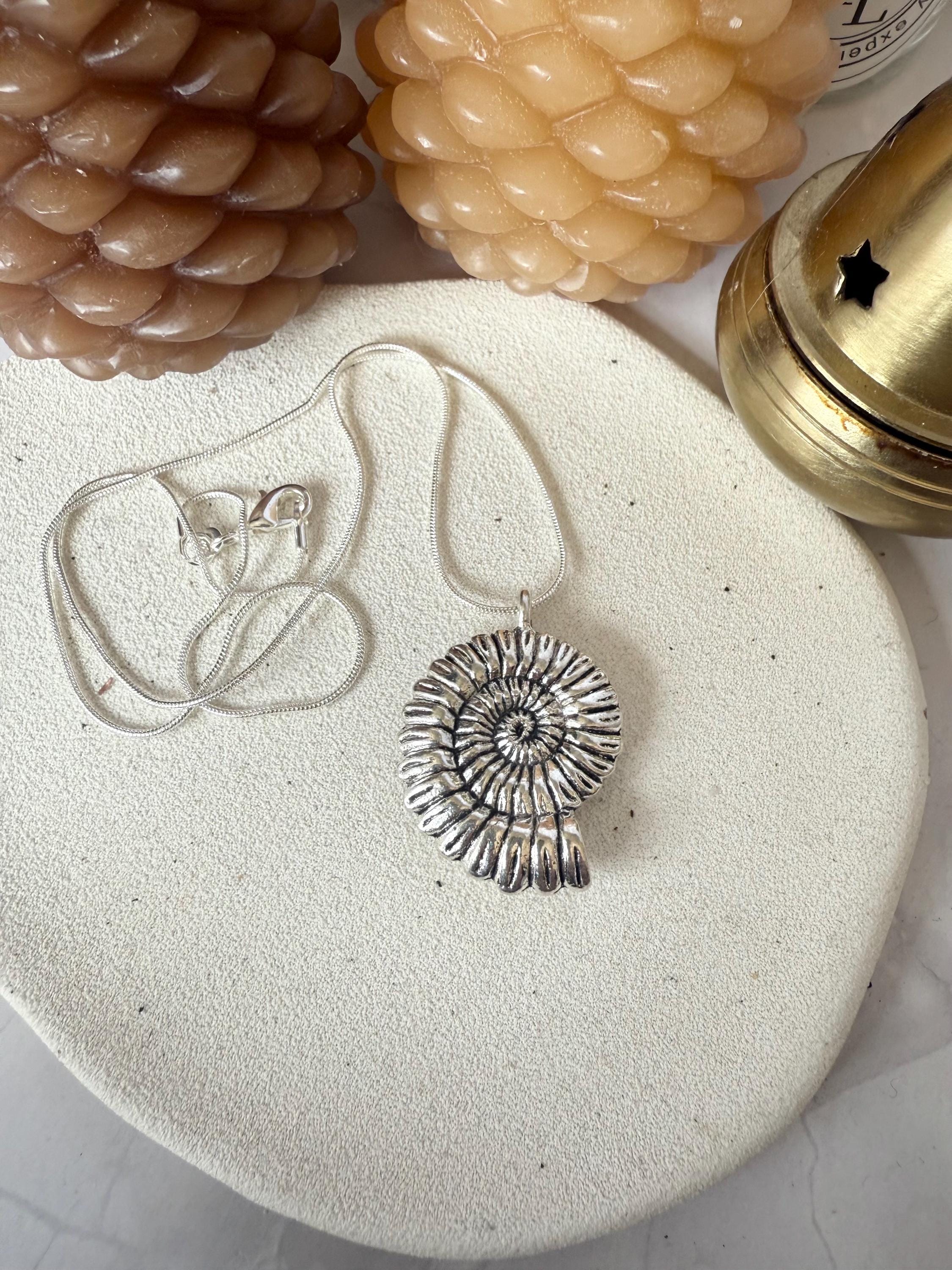 Silver Small Swirl Shell Pendant Necklace - Etsy