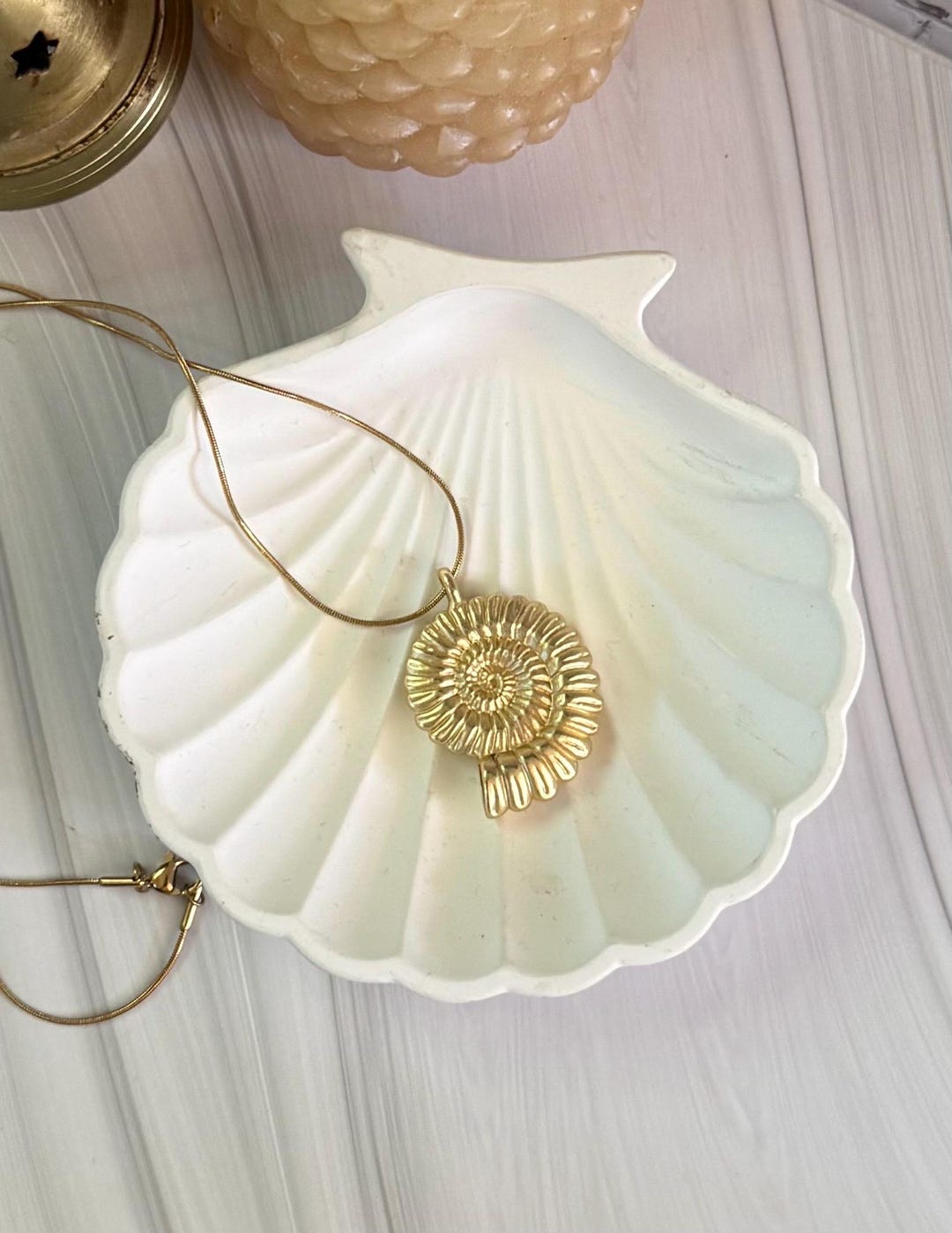 Gold Small Swirl Conch Shell Pendant Necklace - Etsy