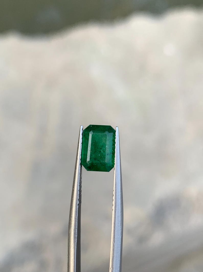 Natural Emerald Origin Swat, Pakistan. Very Good Quality Weight 1.80 Ct ...