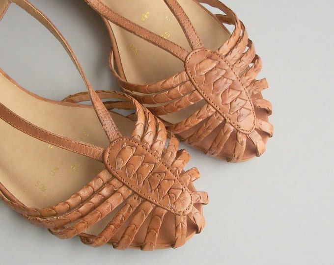 Woven Leather Arrow Sandals. 80s. - Etsy