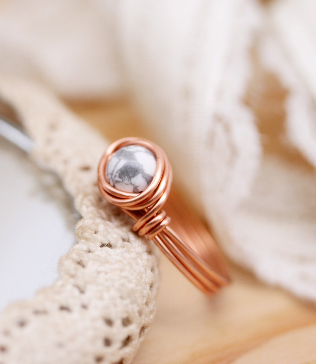 Fatsoen: met howliet gewikkelde ring (SR) - Etsy België