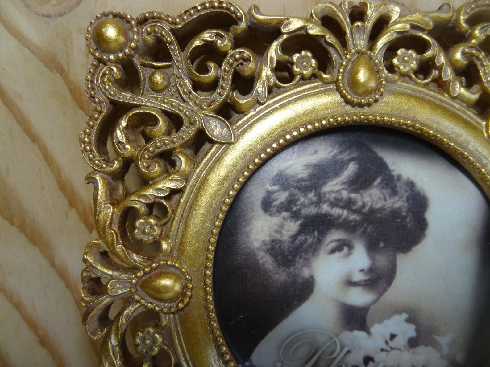 European Antique-Style Photo Frame 16cm×16cm Unused Gold Ornate Design ...
