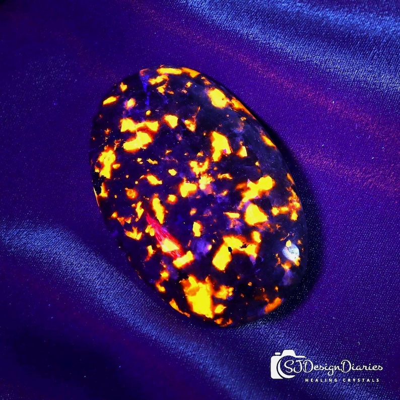 Natural Yooperlite 2" Palm Stone, Glows Under UV Light, Stocking ...