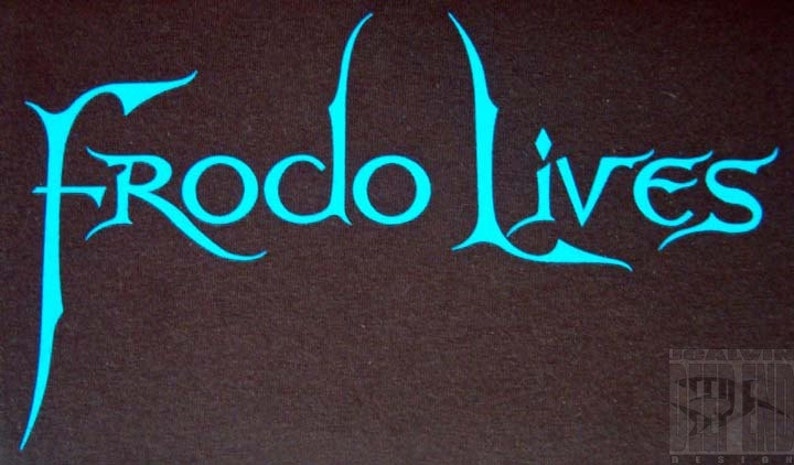 The Lord of the Rings the Hobbit FRODO LIVES T-shirt / Hooded - Etsy