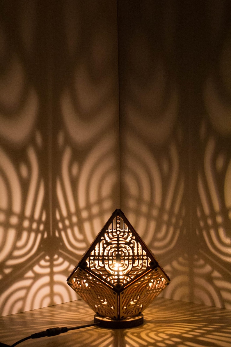 Elegant Art Deco-inspired Table Lamp - Vintage Glam Lighting for Modern ...