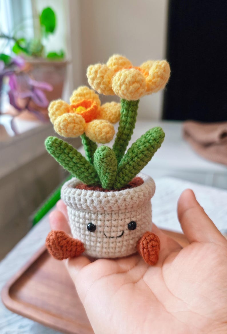 Crochet Succulent Tulip in Cute Pot / Handmade Mini Potted Plant ...