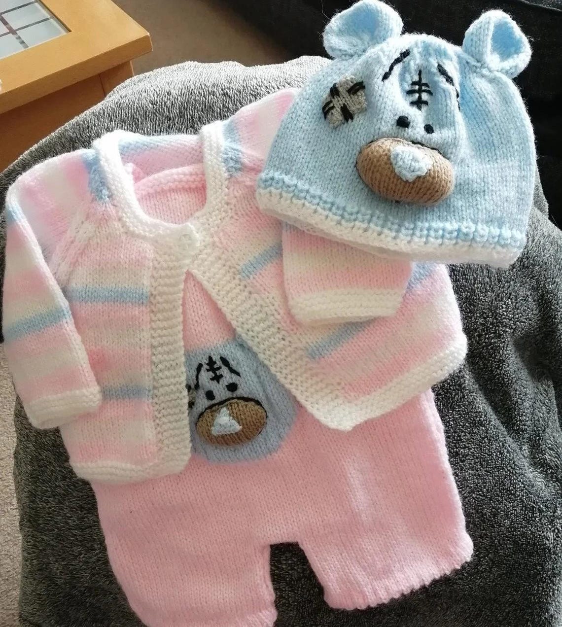 Baby Knitting Pattern "tatty Bear Grayson" Romper, Cardi and Hat Size 6 ...