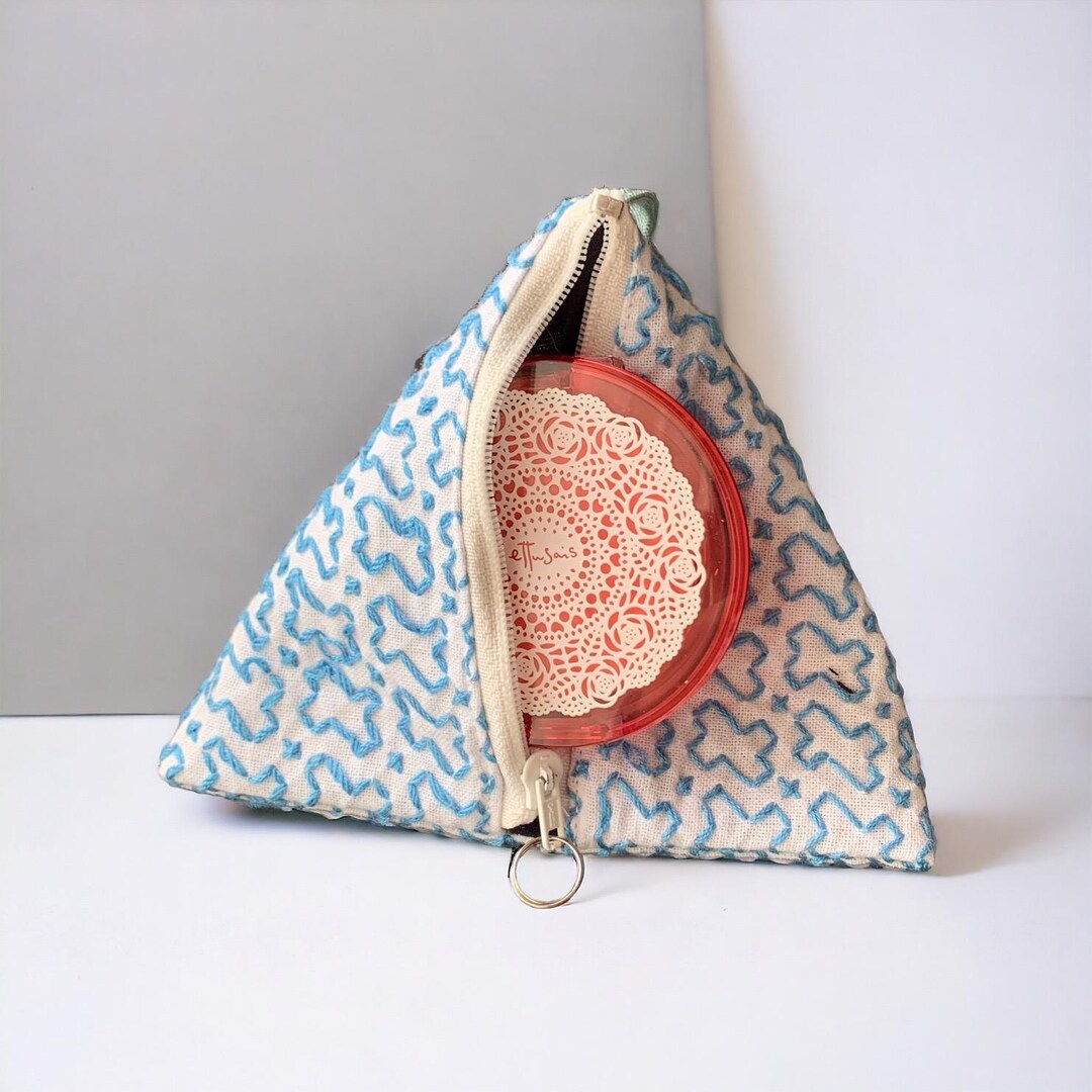 Sashiko Triangular Pouch – Blue Japanese Bleached Fabric - Etsy