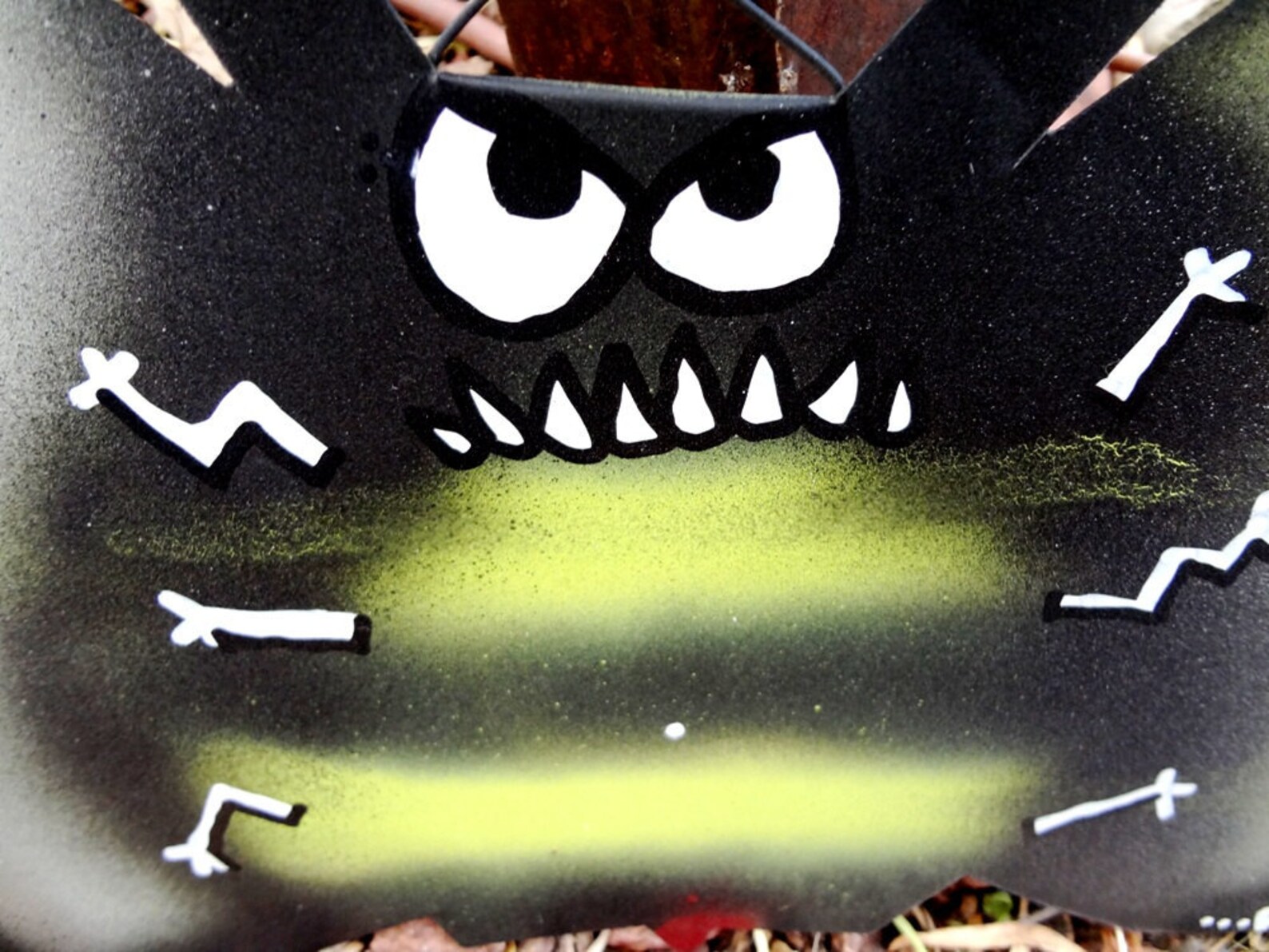 Bee Art: Beware of Bees Wacky Yard Art Metal Bee Sign | Etsy