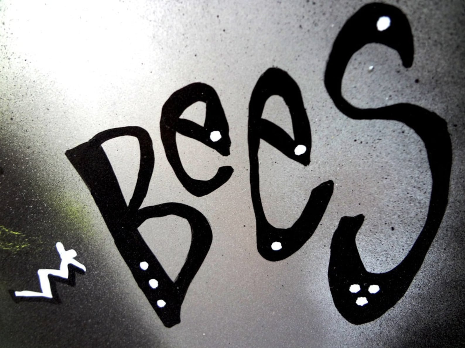 Beware of Bees Metal Sign: Wacky Yard Art - Etsy