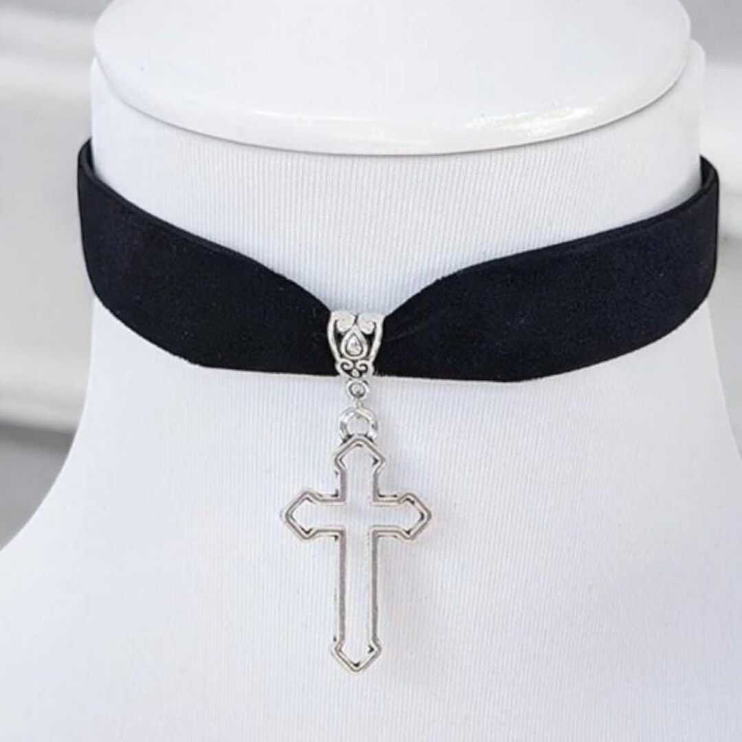 Gothic Velvet Choker With Silvery Cross, Vampire Mallgoth Dark Academia ...
