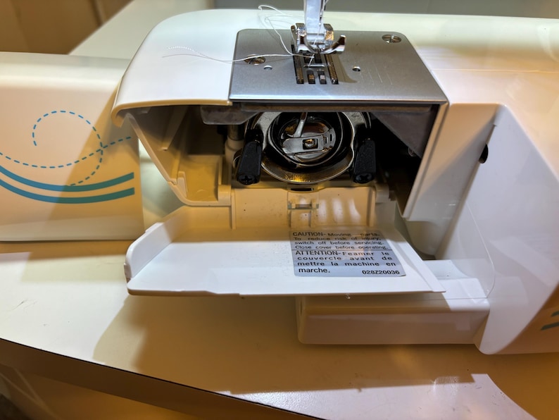 SINGER Start 1304 Sewing Machine, 6 Built-in Stitches, Free Arm, Extras ...