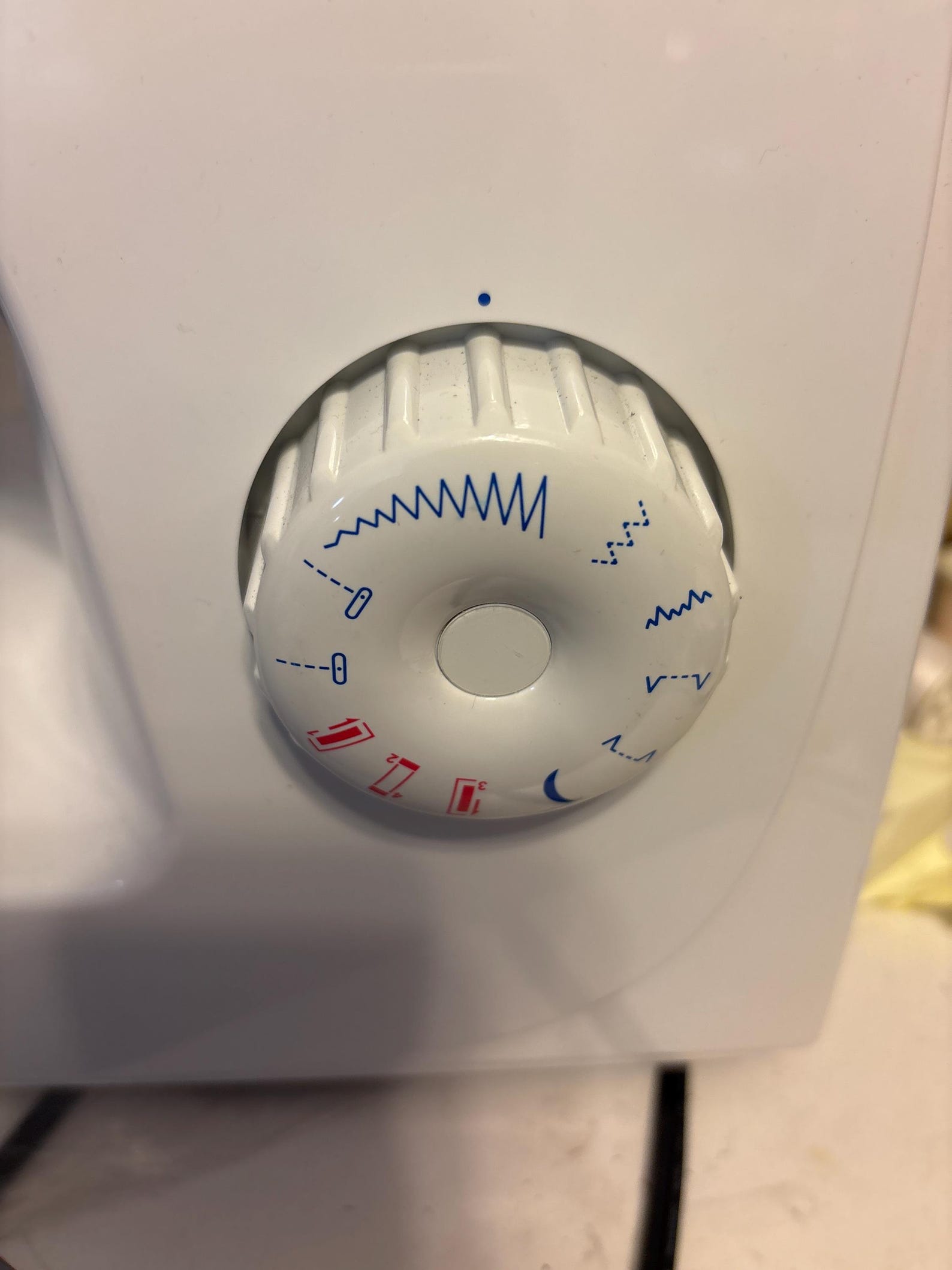 Singer Prelude Sewing Machine 8280 W/ Accessories, Pedal, 8 Built in ...